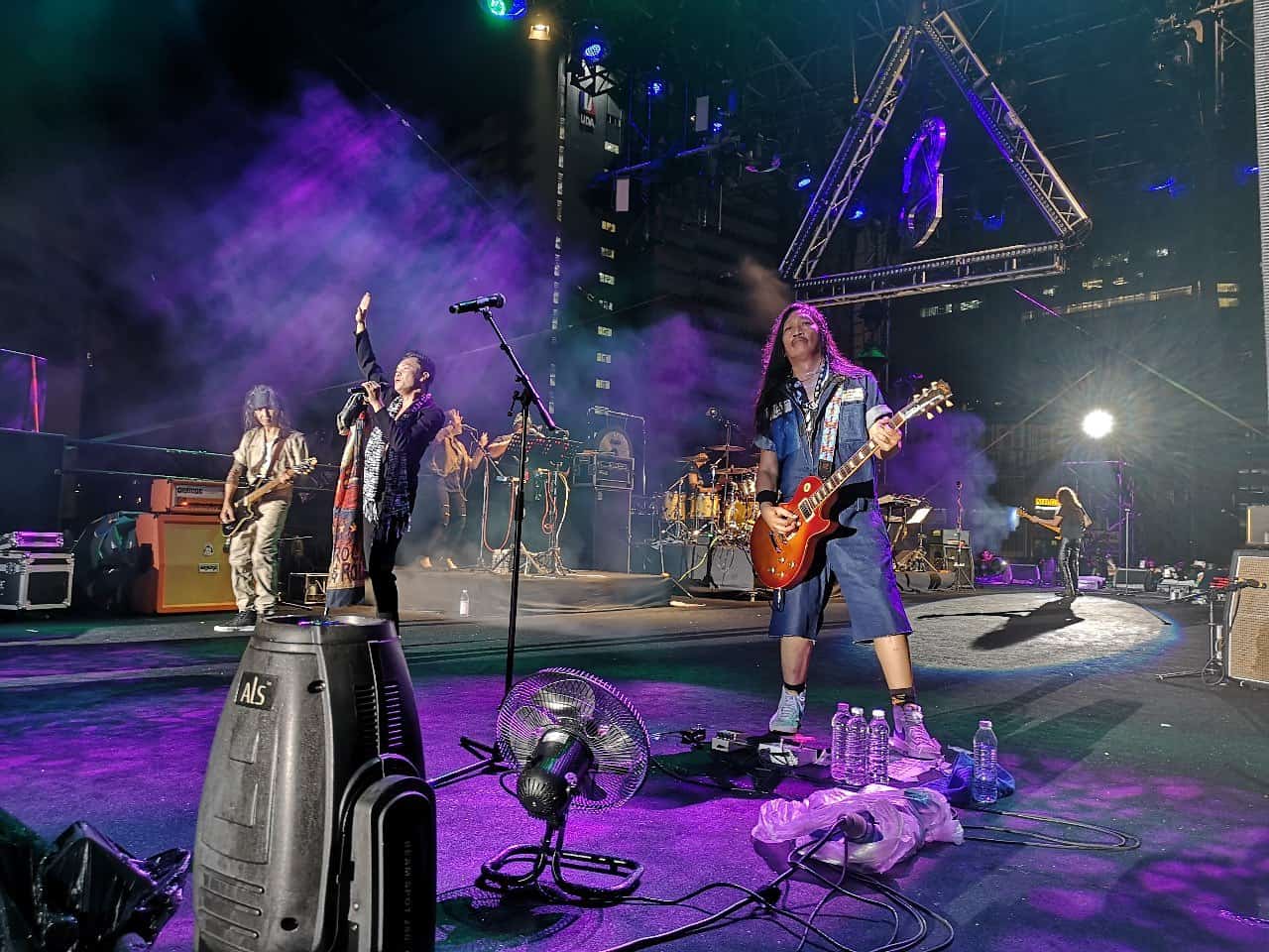 Search Gegar Rooftop Campbell KL, Peminat Meriah Banjiri Konsert ...